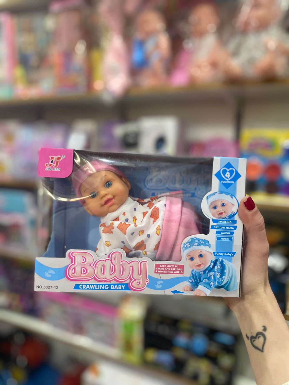 BEBE QUE GATEA A PILA CHICO